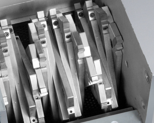 Screen Classifying Cutter with 2X Infeed Hopper